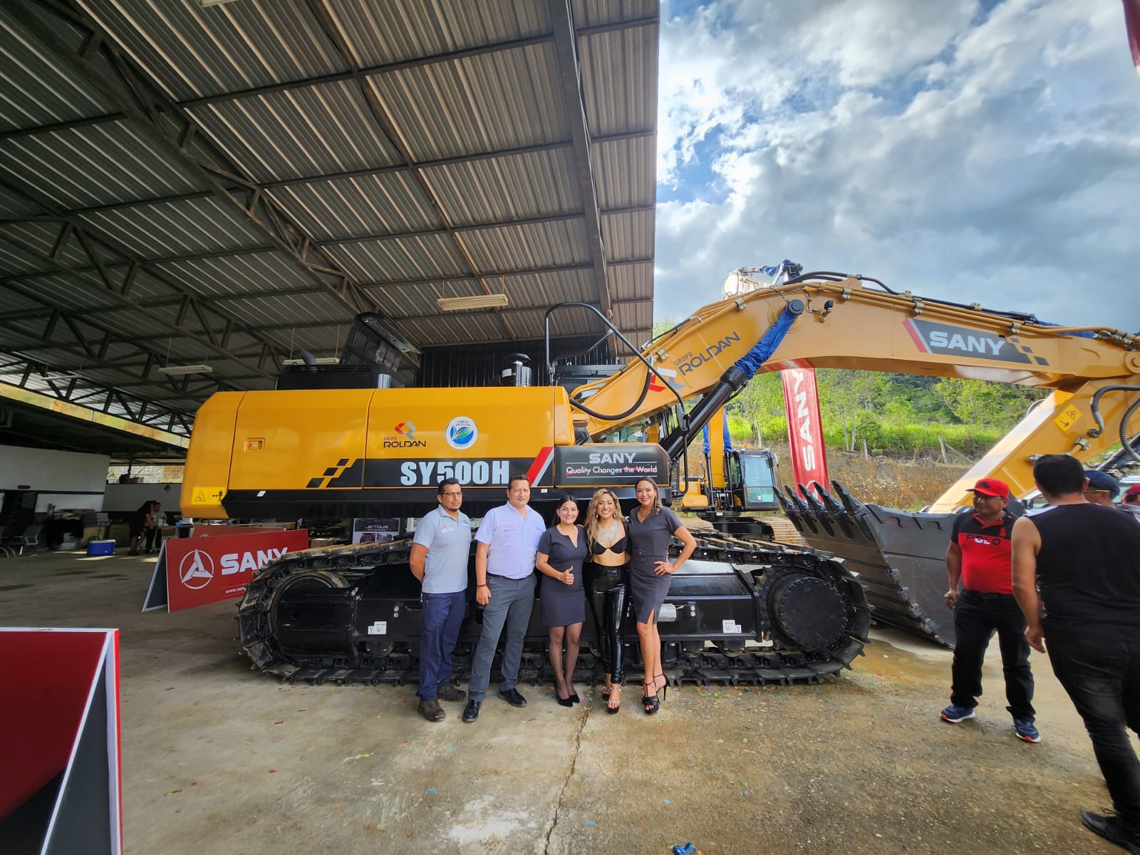 Grupo Roldán y SANY lanzan nueva Excavadora al mercado Ecuatoriano | SANY